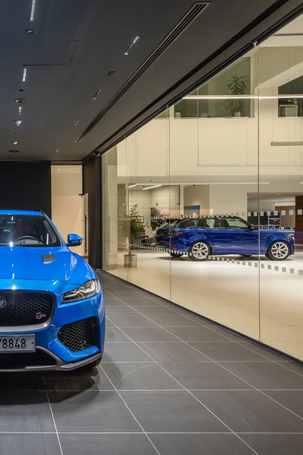 World’s biggest multi-level JLR showroom is launched in Lusail, Qatar ...